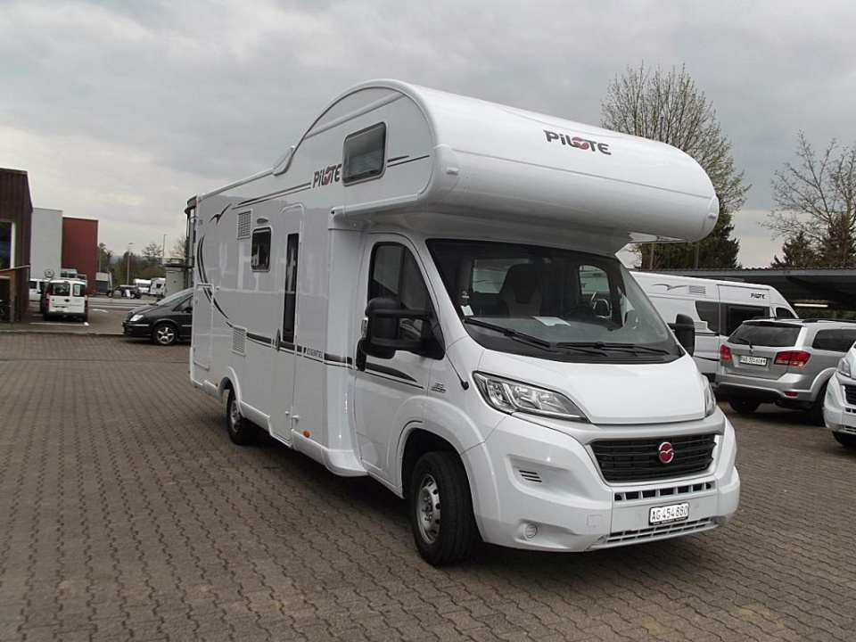 Pilote C690 G mieten - Wohnmobil / Motorcaravan